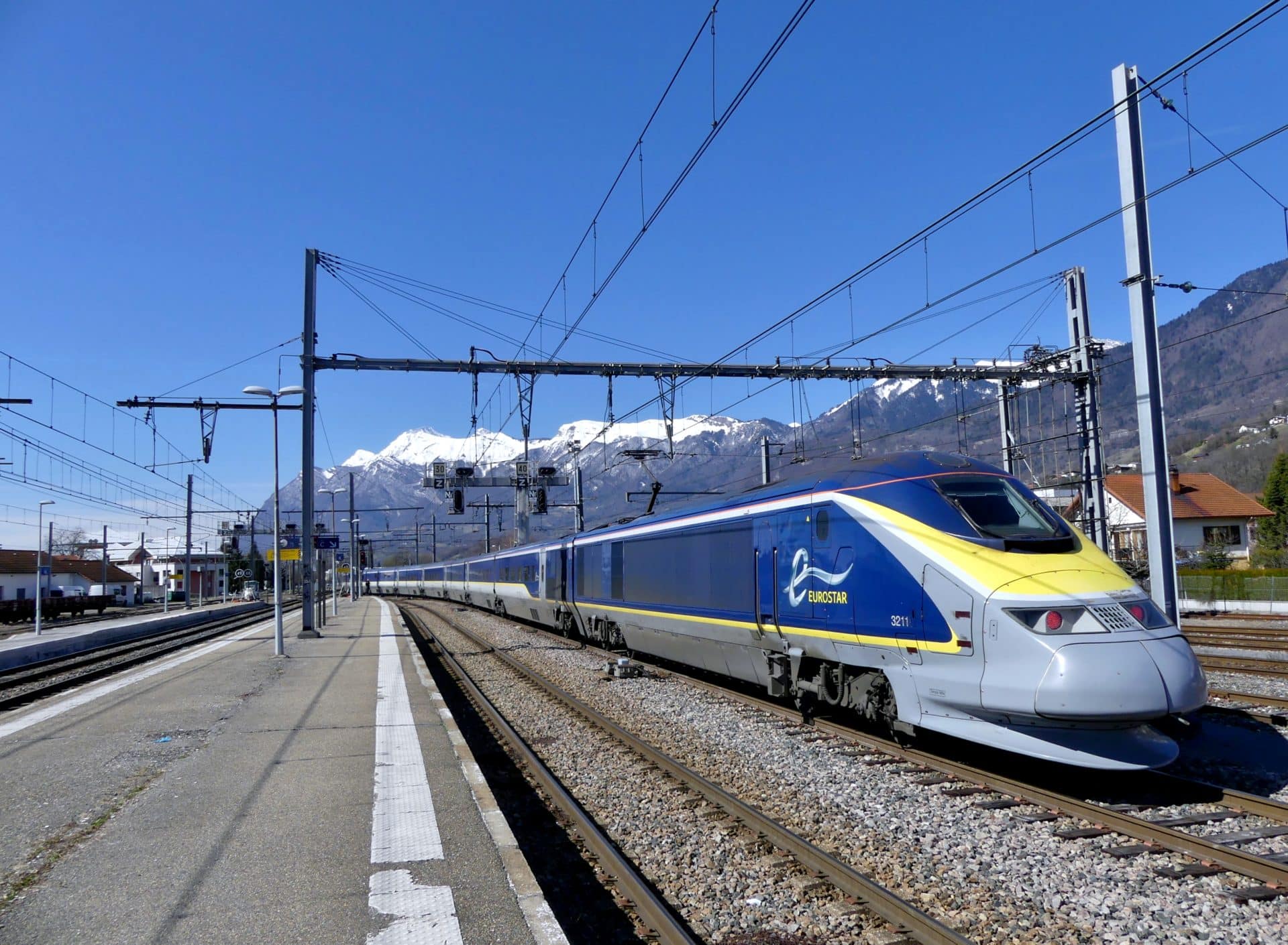 Eurostar Cancels 1-in-4 Trains Until Monday, Due to Paris Arson Attacks ...